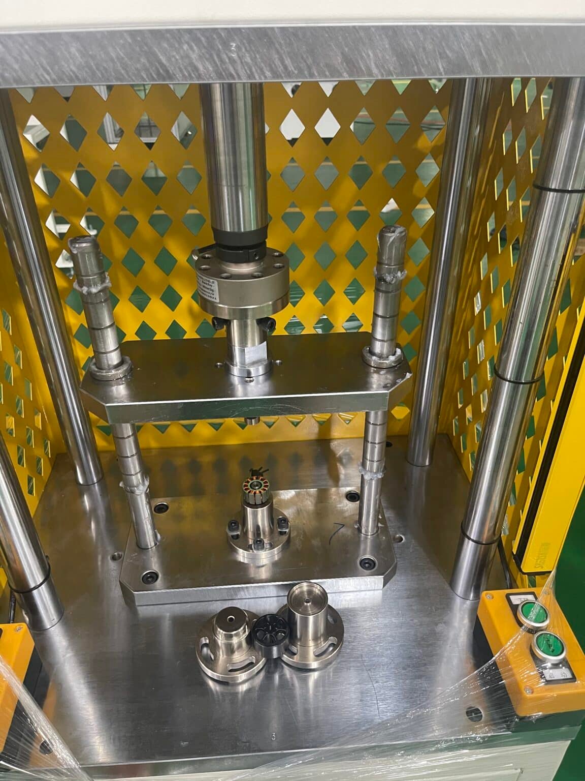 Vacuz 1/2/3/5/10 Tons Electric Servo Press Machine For BLDC AC Ceiling ...